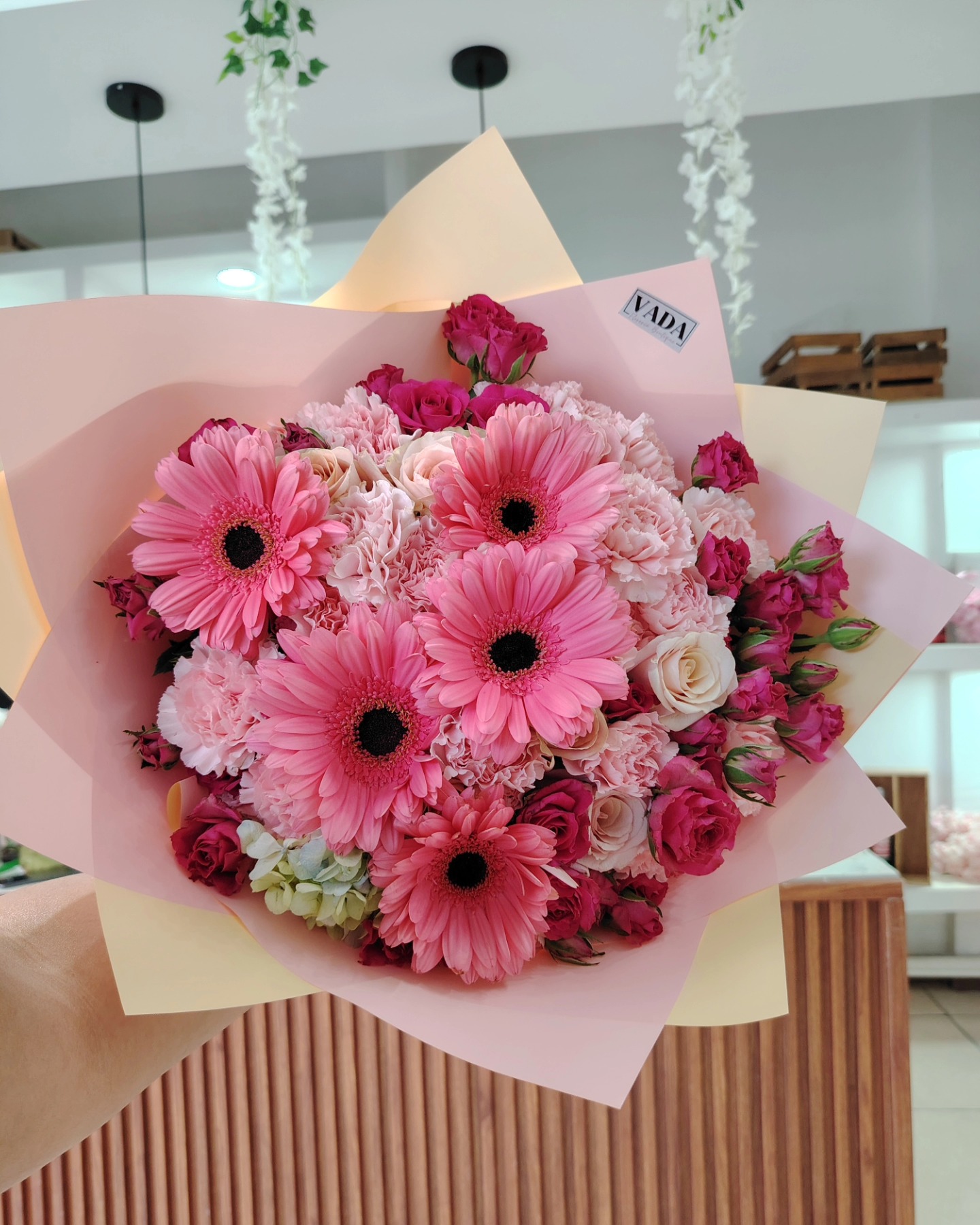 Ramo geberas con minirosa - VADA FLORERIA BOUTIQUE